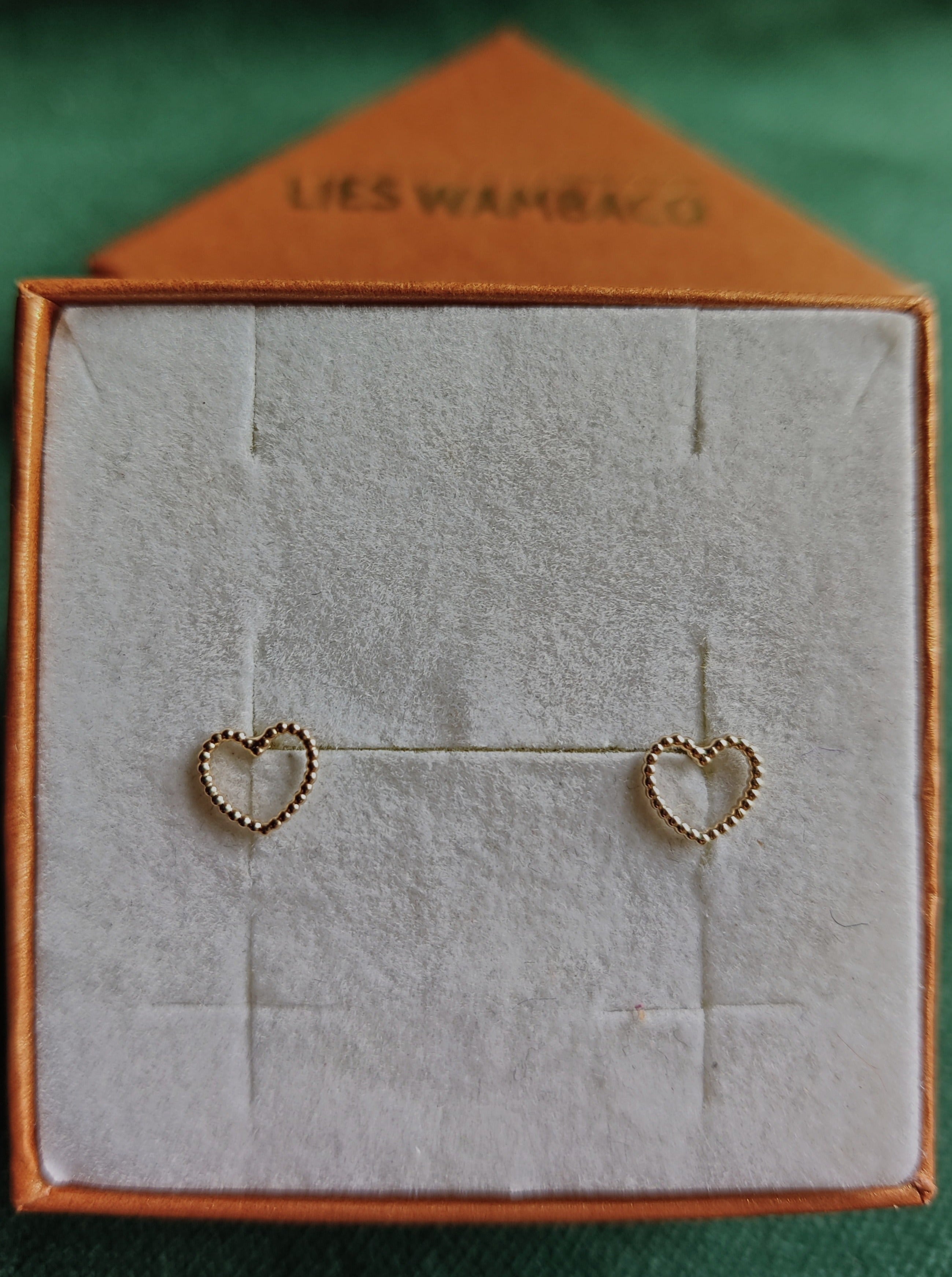 Oorbel in 14k geel goud met hartje - Elfie – lieswambacq