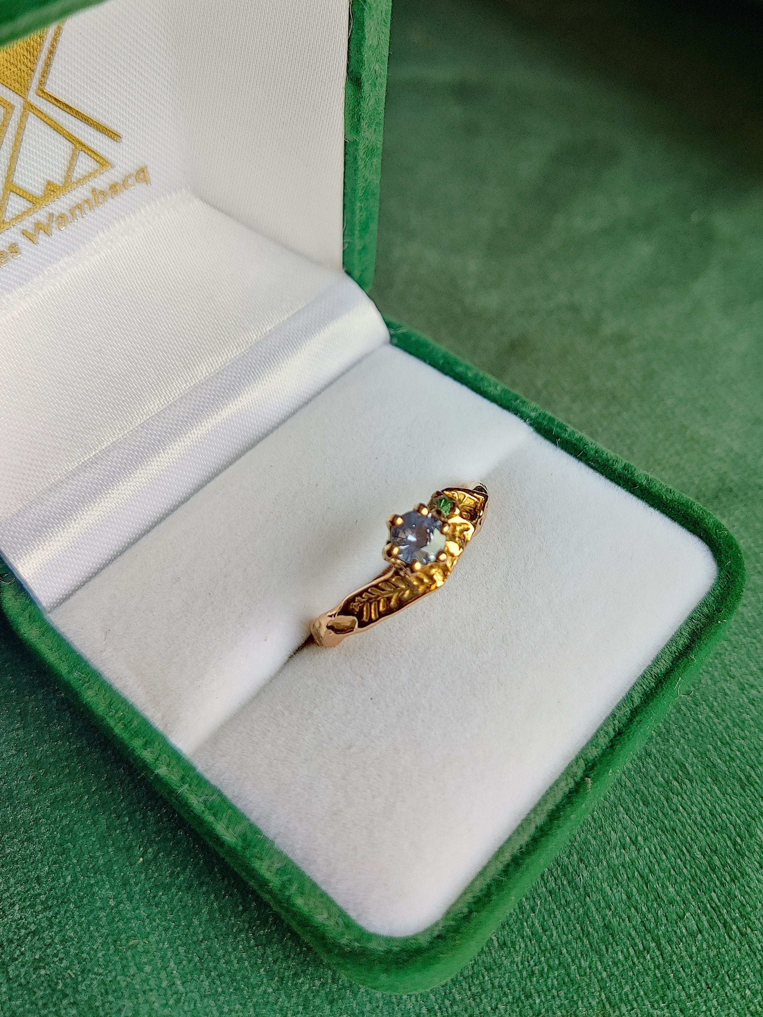 Ring in 18K rosé goud met paarse saffier: Theresa – lieswambacq
